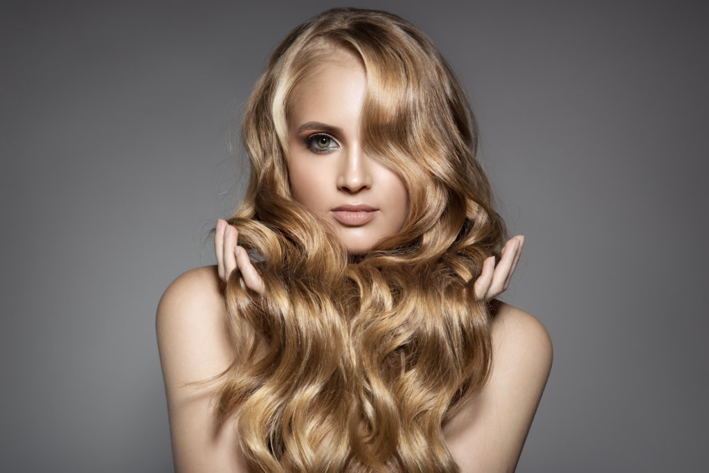 The Best Haircuts for Frizzy Hair - SALONORY Studio