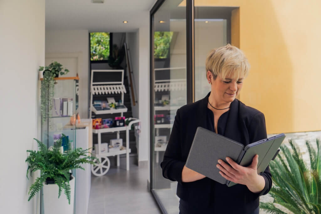 7 Tips for Successfully Managing Your Hair Salon Inventory - SALONORY ...