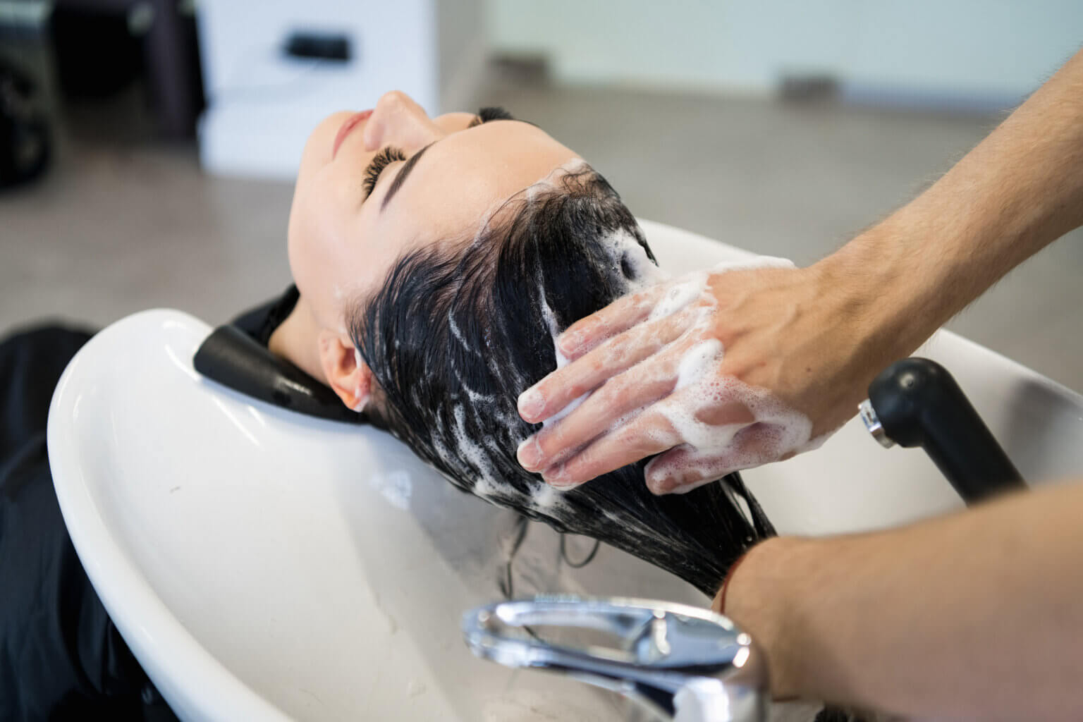 How to Untangle Matted Hair: 6 Expert Tips - SALONORY Studio