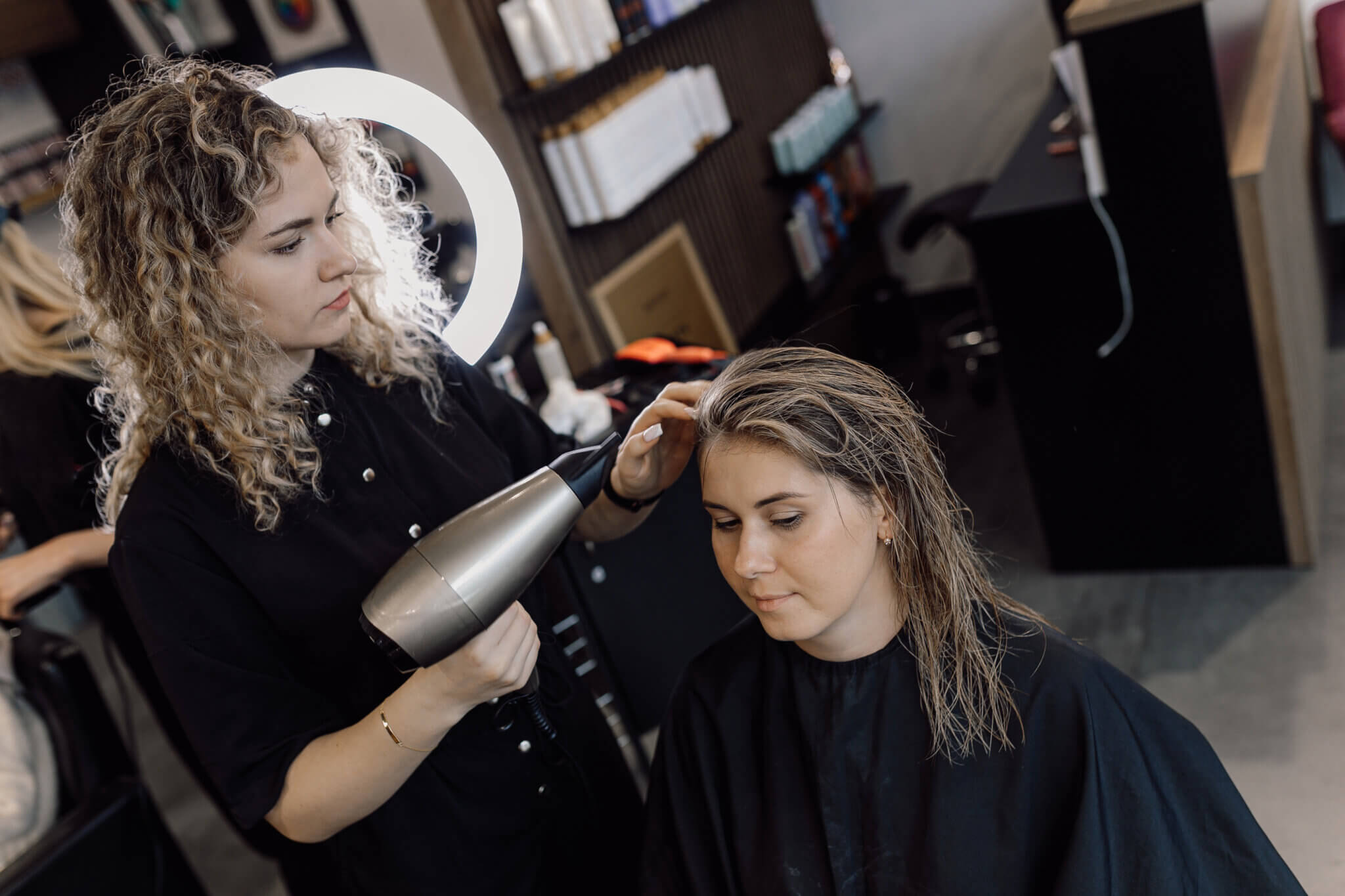 How to Do Lowlights: 8 Expert Tips - SALONORY Studio